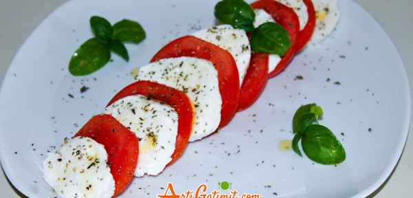 Sallatë kaprese | Arti Gatimit