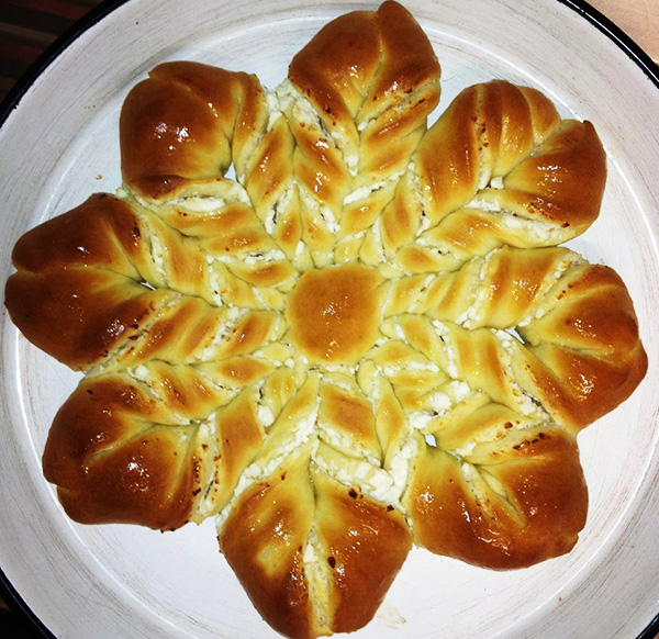 Byrek i mbushur në formë lule - Arti Gatimit