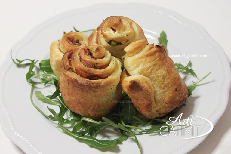 Patëllxhan të mbushur me djathë - Arti Gatimit