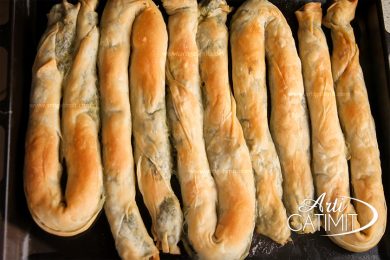 Byrek me djathë e spinaq me dy shtresa mbushje - Arti Gatimit