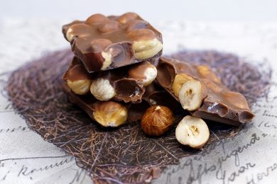 Çokollatë me lajthi e përgatitur në shtëpi - Arti Gatimit