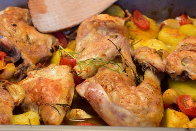 Pulë në tavë me patate - Arti Gatimit