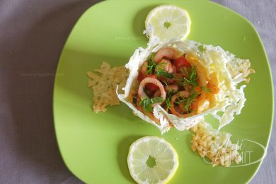 Fruta deti në shporta djathi - Arti Gatimit